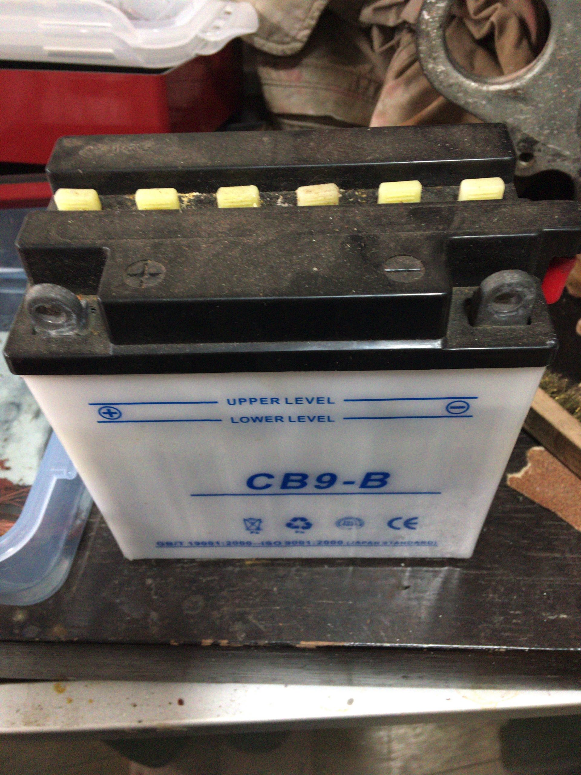 中身が気になって鉛バッテリーを分解してみました、cb 9b 12vバイク用 素材で何かを製作するvlog